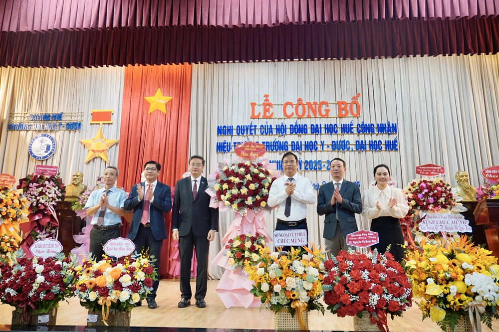 Công bố Nghị quyết của Hội đồng Đại học Huế công nhận Hiệu trưởng ...